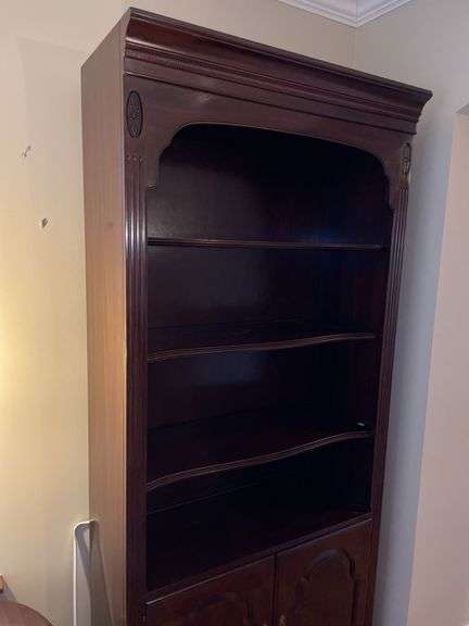Ethan Allen bookcase - Auction Ohio