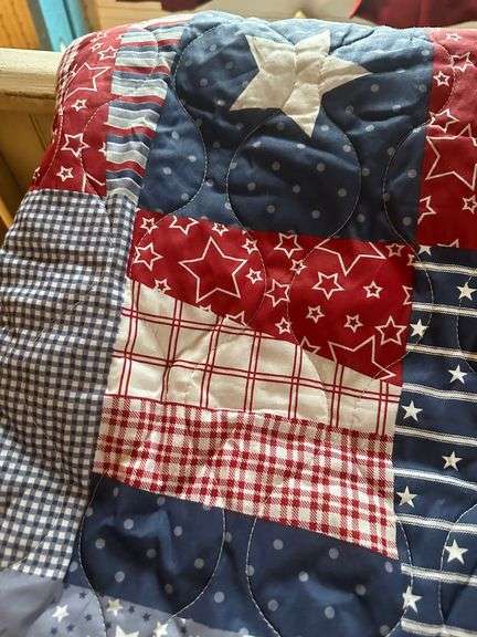 Patriotic Patchwork Quilt - Auction Ohio