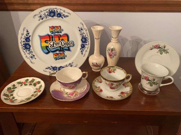 Tea cups and saucer sets with miscellaneous decor - Auction Ohio