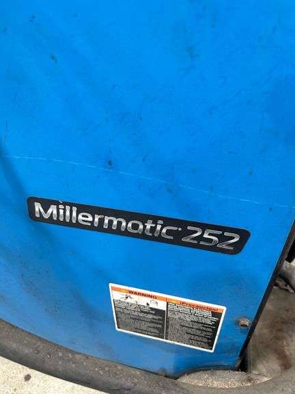 Miller Millermatic 252 - Auction Ohio