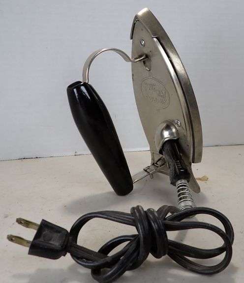 TESTED 1950s KWIK WAY Fold-Up Electric Travel Iron K41-9 - Auction Ohio