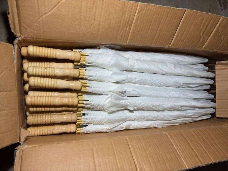 Box of White Umbrellas - Auction Ohio