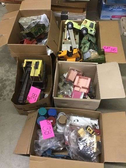 5 Boxes of Old Tonka Toys for Parts - Auction Ohio