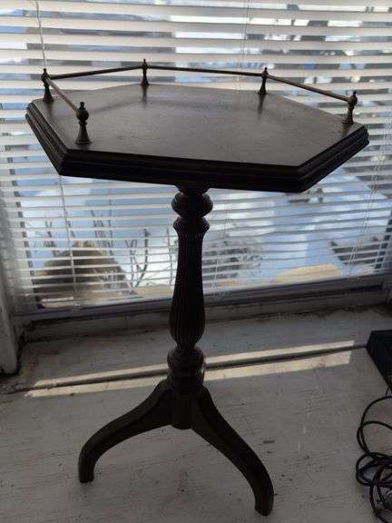 Ethan Allen table - Auction Ohio