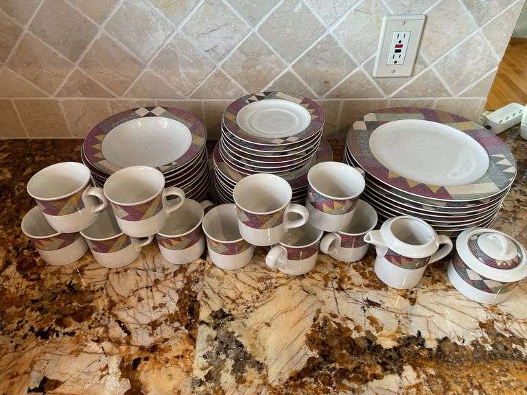 Vintage dishware - Auction Ohio