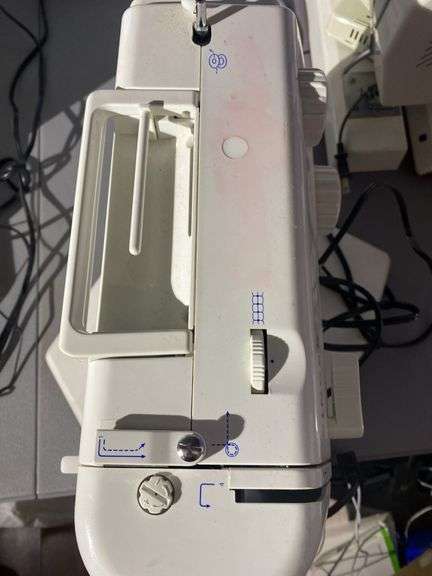 Singer Prelude sewing machine and foot - Auction Ohio