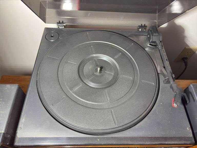 Lloyd’s Stereo System - Auction Ohio