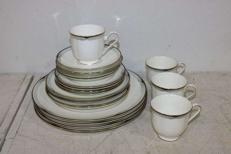 Lenox Debut Collection Erica China Set - Auction Ohio