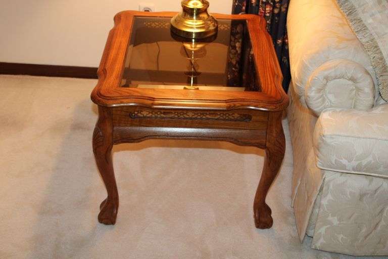 Traditional Side Table - Auction Ohio