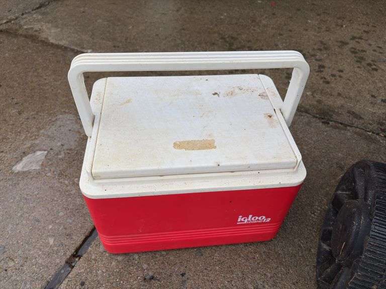 Husky 6 Foot Fiberglass Step Ladder and Scott’s Spreader - Auction Ohio