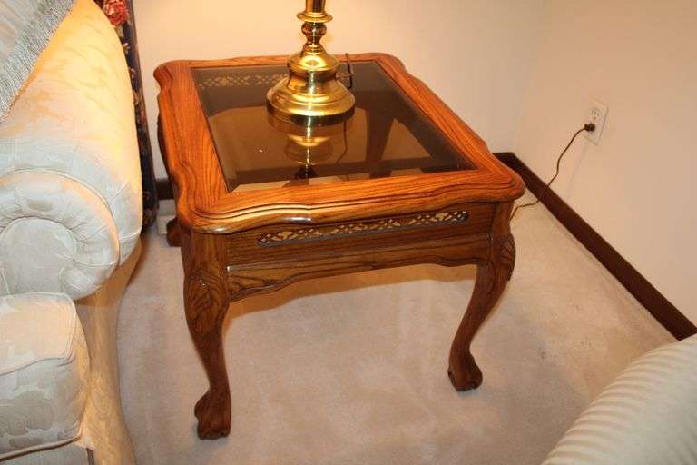 Traditional Side Table - Auction Ohio