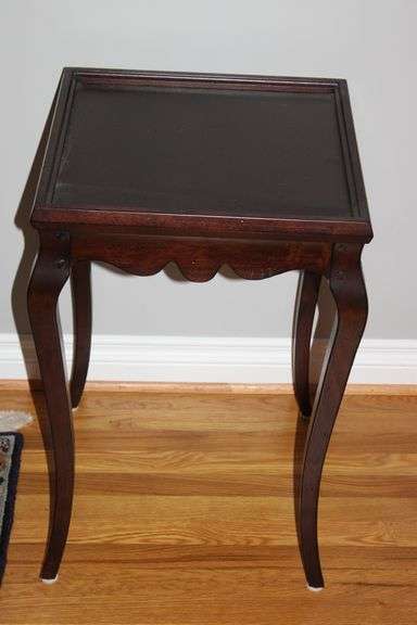 Mahogany Side Table - Auction Ohio