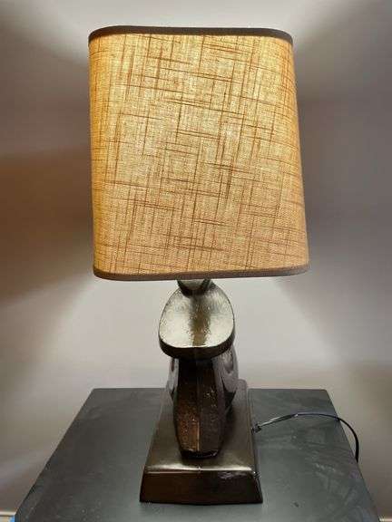 Mrs. lady lamp - Auction Ohio