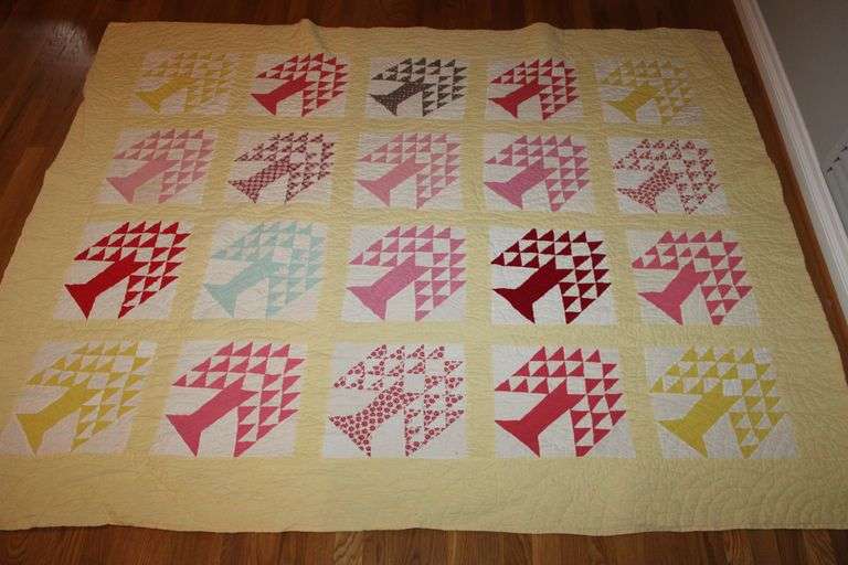 Trees Pattern Calico Quilt - Auction Ohio