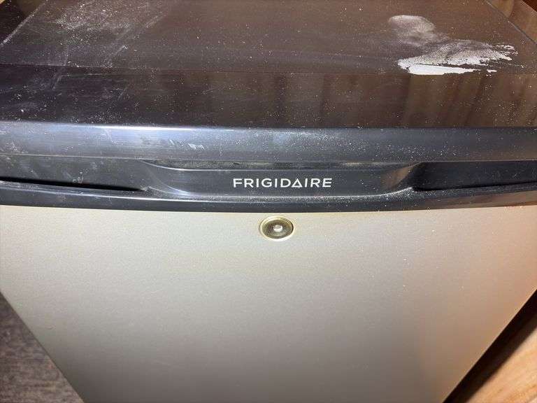 Frigidaire Compact Refrigerator - Auction Ohio