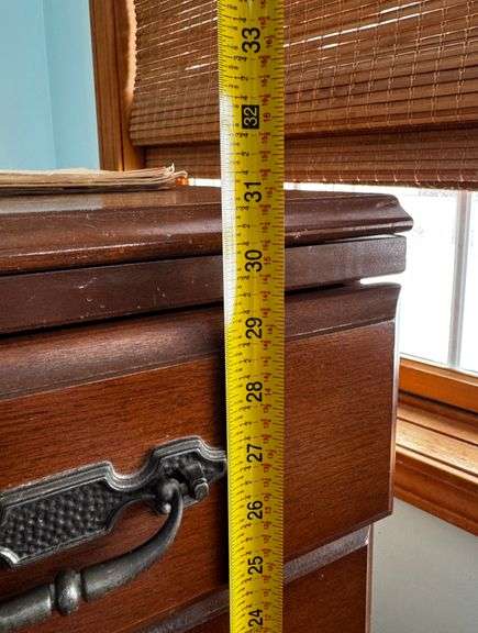 Singer 401 Sewing Machine Table & Supplies - Auction Ohio