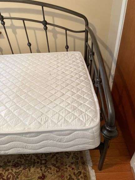 Metal daybed - Auction Ohio