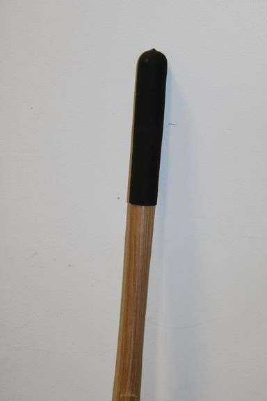 Silverback Square Head Shovel - Auction Ohio