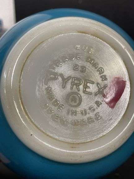 Pyrex bowls - Auction Ohio