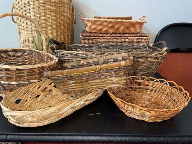 Assorted baskets - Auction Ohio