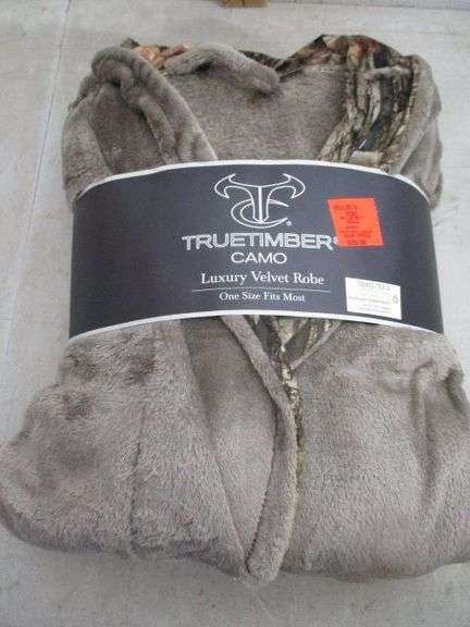 True Timber Camo Luxury Velvet Robe One Size Fits Most - Auction Ohio