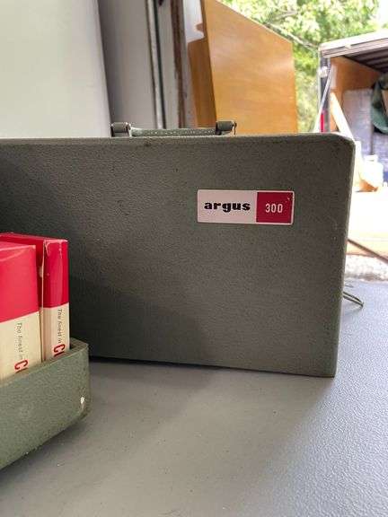 Argus 300 Projector & Slides - Auction Ohio