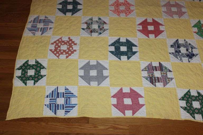 Squares Pattern Calico Quilt - Auction Ohio