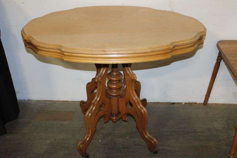 Antique Parlor Table - Auction Ohio