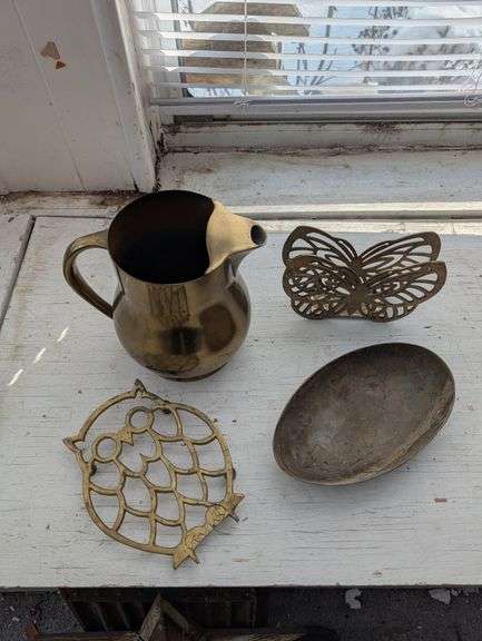 Grouping of vintage BRASS items - Auction Ohio