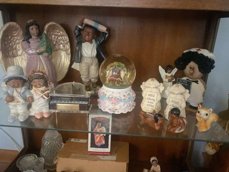 Figurines - Hallmark, Dreamsicles, etc - Auction Ohio