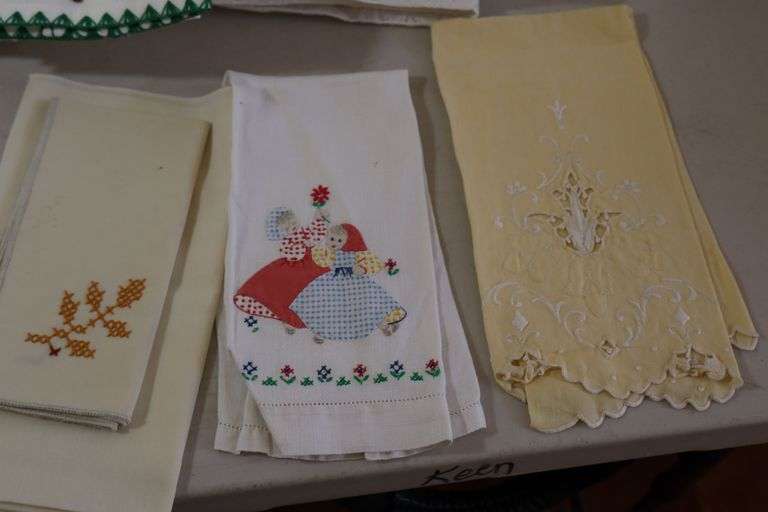 Fancy Cloth Napkins - Auction Ohio