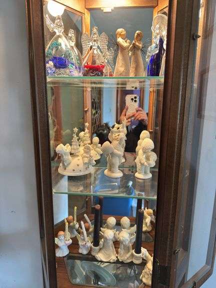 Curio contents - collectibles - Auction Ohio