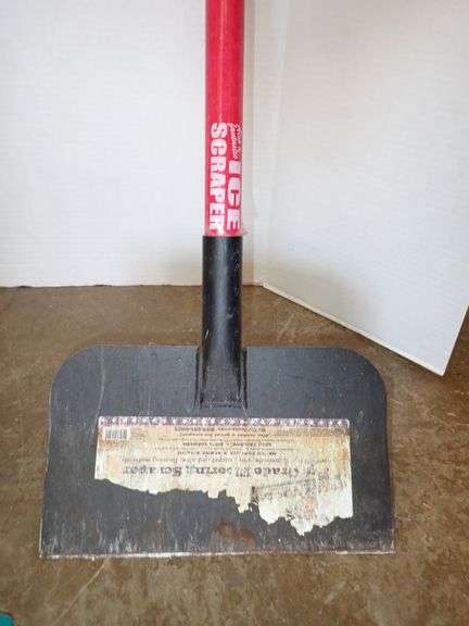 CARPET RAKE & FLOOR / ICE SCRAPER - Auction Ohio