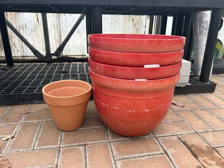 Four Large Planters and Terracotta Planter - Auction Ohio