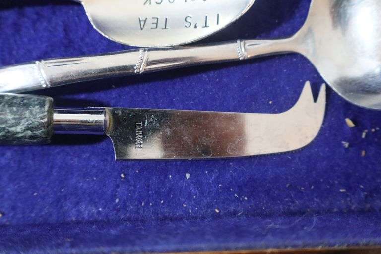 Vintage Silverware Case & Flatware - Auction Ohio