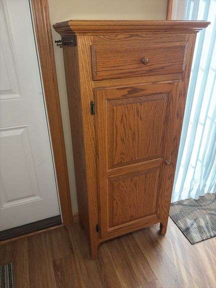 Amish Oak Cabinet - Auction Ohio