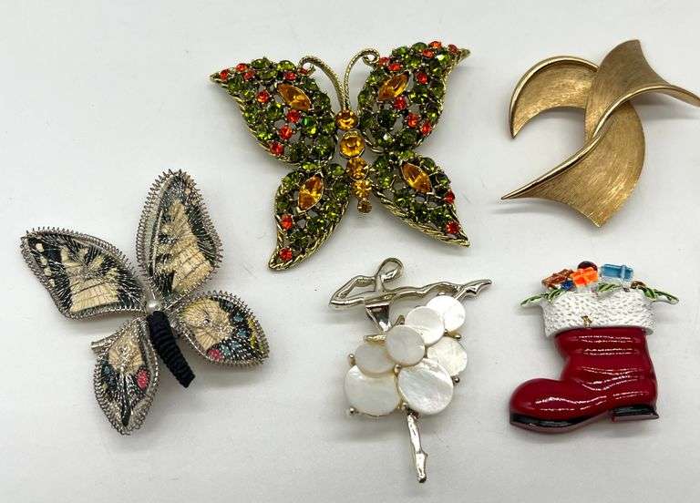 Misc. Costume Pins - Auction Ohio