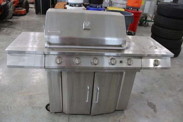 Jenn-Air Stainless Steel Gas Grill with Side Burner - Auction Ohio