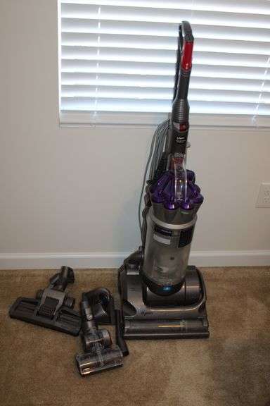 Dyson Vacuum - Auction Ohio