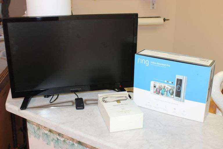 Insignia TV, Ring Camera & Shower Curtain Rings - Auction Ohio