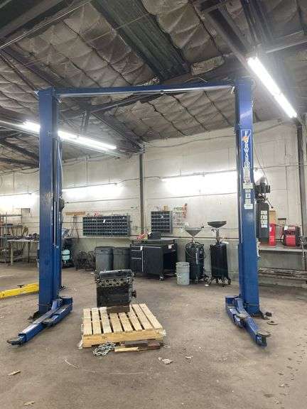 Forward Model DP97 2-Post Automotive Lift - Auction Ohio