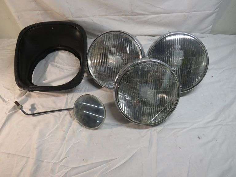 /7 Headlight Bezel & reflector plus light duct 2 piece - Auction Ohio