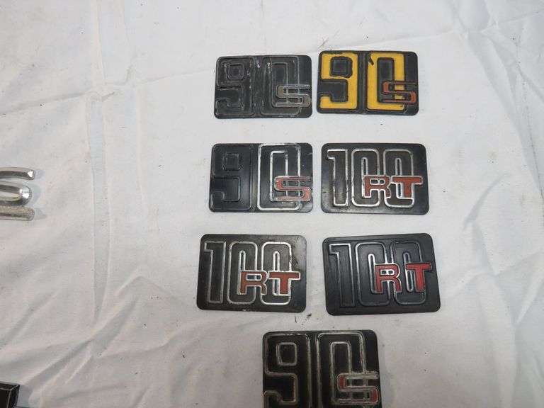 Engine & seat badges - Auction Ohio