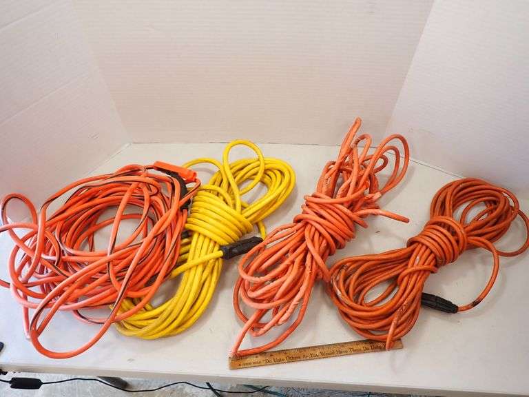 4 WORKING OUTDOOR EXTENSION CORDS. - Auction Ohio