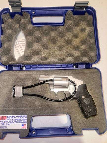 Smith and Wesson revolver - Auction Ohio