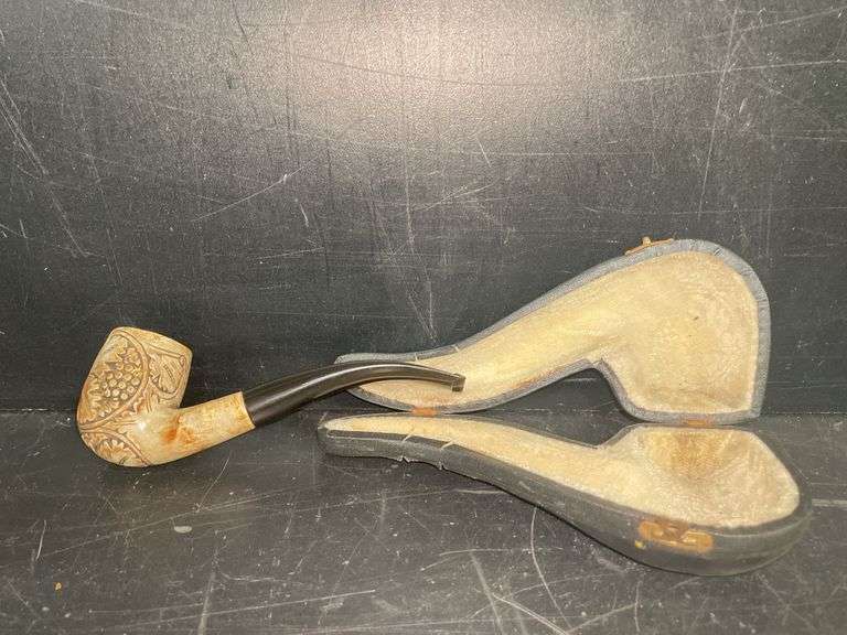 Hand carved pipe - Auction Ohio
