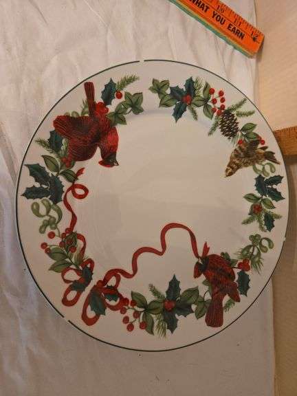 Royal north fork, red cardinal christmas dinner plates - Auction Ohio