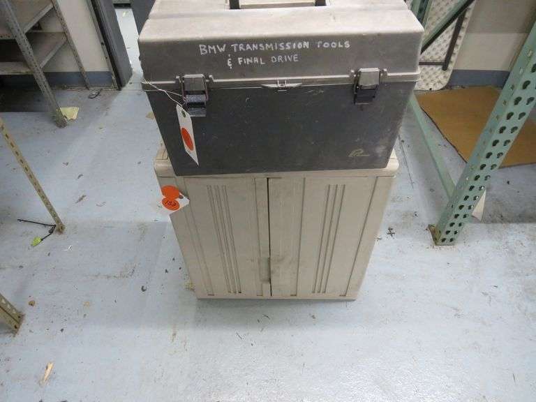 Plastic Rubbermaid Cabinet & Heavy duty plastic tool box - Auction Ohio