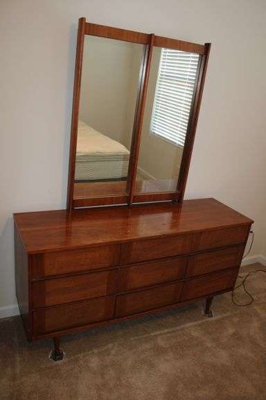 MCM Dresser and Mirror - Auction Ohio