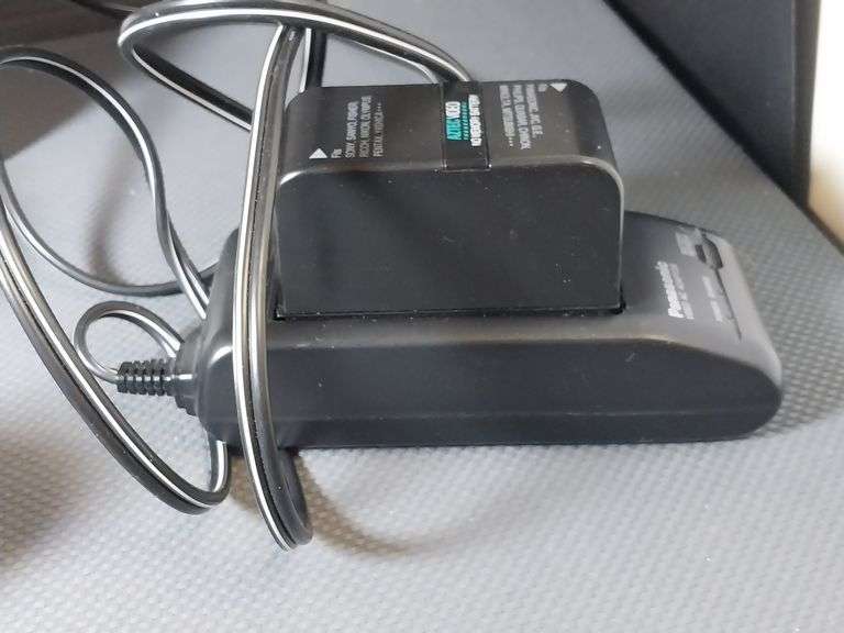 Mix Lot of Camera Items - Some with original boxes - Auction Ohio